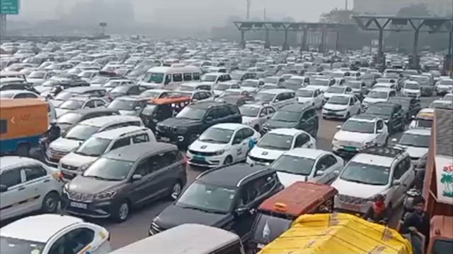Kisan Andolan के चलते Delhi में लगा महाजाम, सड़कों पर रेंगते नजर आए वाहन