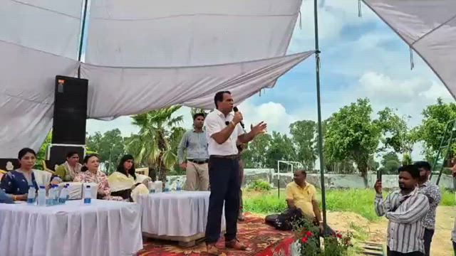 Live नारनौंद के हांसी रोड पर विदेशों में रोजगार दिलाने के लिए लगाया गया ...